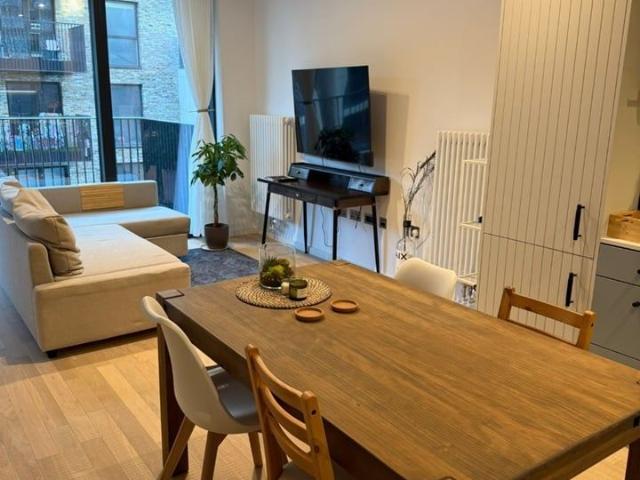 1 Bed Flat, Lewis House, TW8