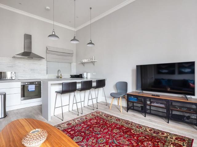 1 Bed Flat, Lexham Gardens, W8