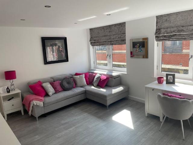 1 Bed Flat, Lexington Place, NG1