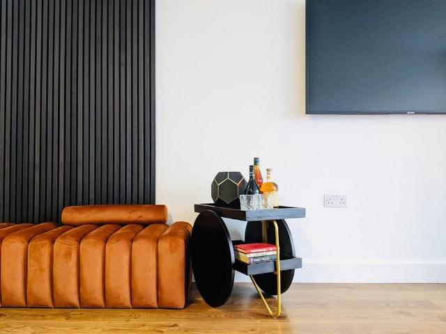 1 Bed Flat, Lighterman Point, E14