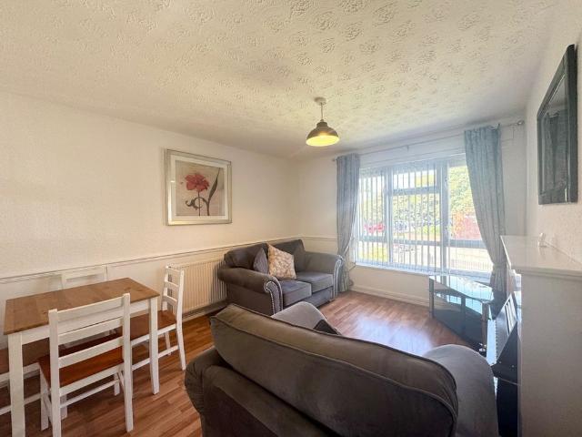 1 Bed Flat, Lilly Grove, L4