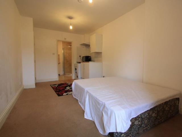 1 Bed Flat, Lillie Road, SW6