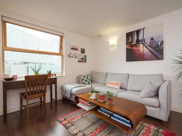 1 Bed Flat, Lloyds Row, EC1R