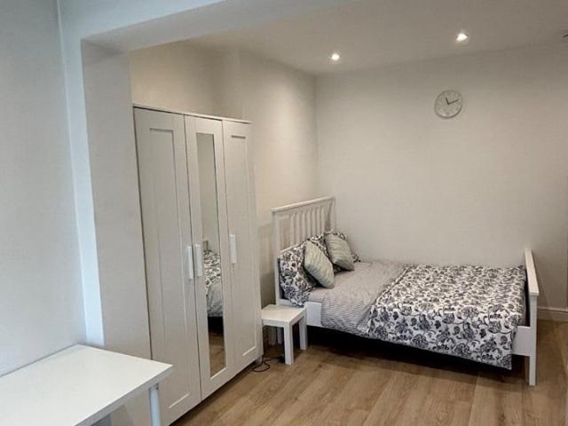Studio Flat, London, W12
