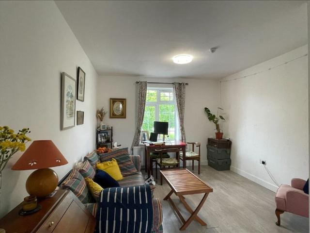 1 Bed Flat, London Road, RG6