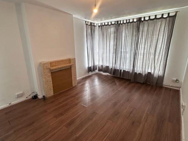 1 Bed Flat, Longbridge Road, IG11