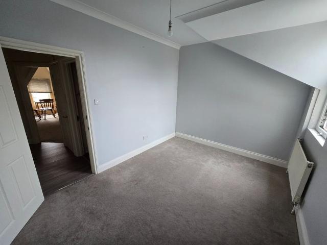 1 Bed Flat, Longley Road, SW17