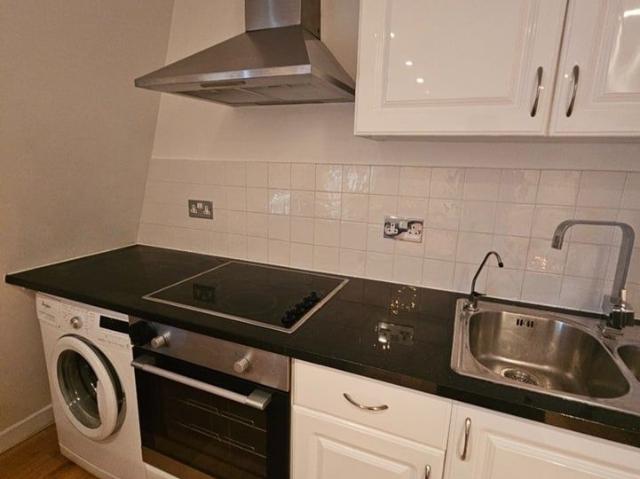 1 Bed Flat, Lower Mortlake Road, TW9