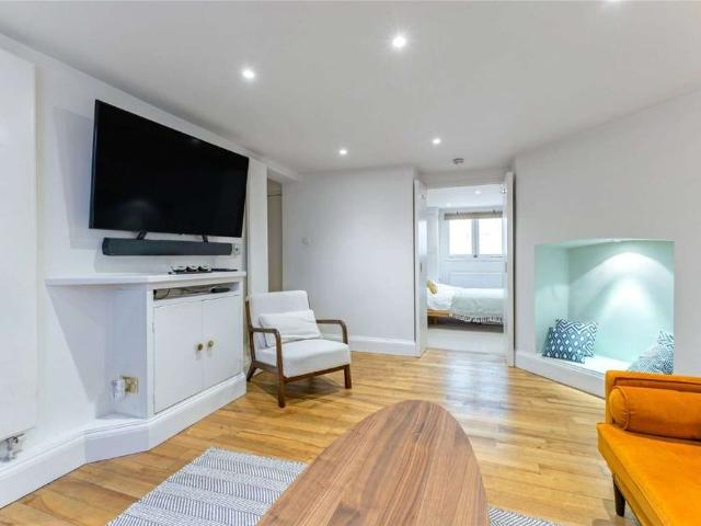 1 Bed Flat, Lower Richmond Road, SW15