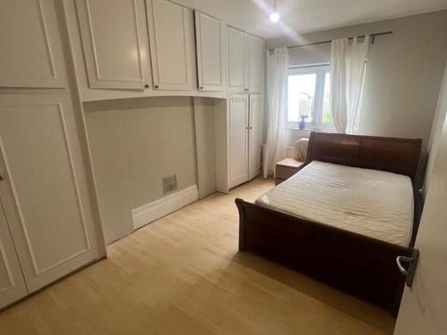 1 Bed Flat, Palmerston Crescent, N13