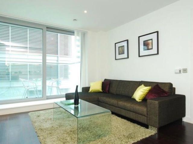 1 Bed Flat, Pan Peninsula Square, E14