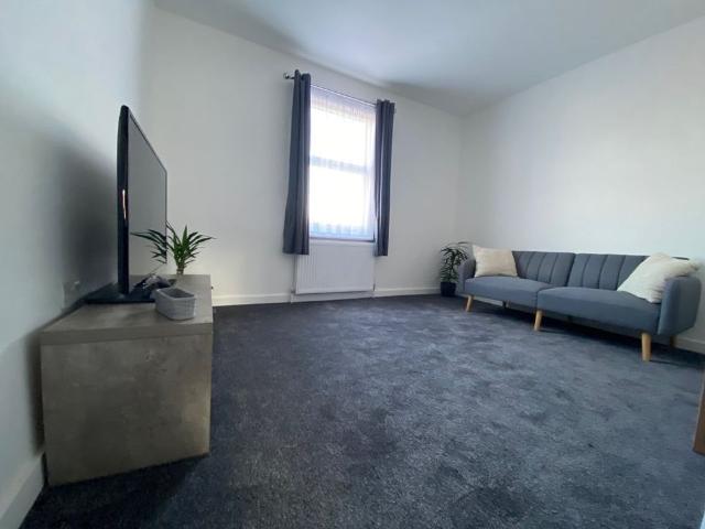 1 Bed Flat, Pangbourne Street, RG30