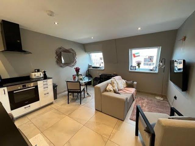 1 Bed Flat, Park Square East, LS1