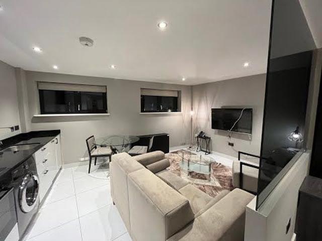 1 Bed Flat, Park Square East, LS1