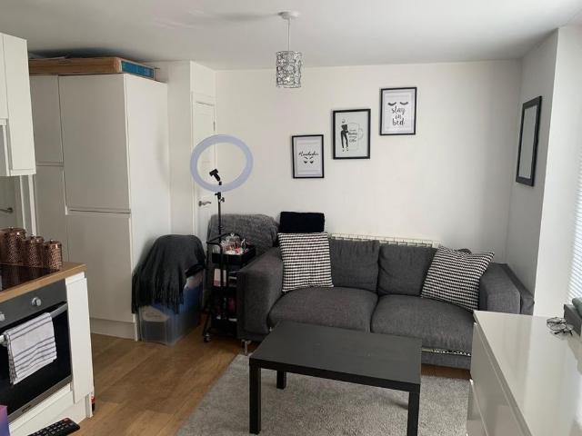 1 Bed Flat, Park Vista, SO15