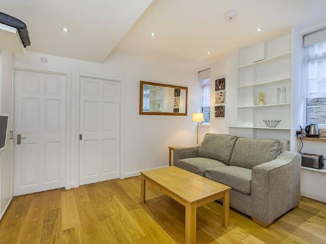 1 Bed Flat, Pembroke Road, W8