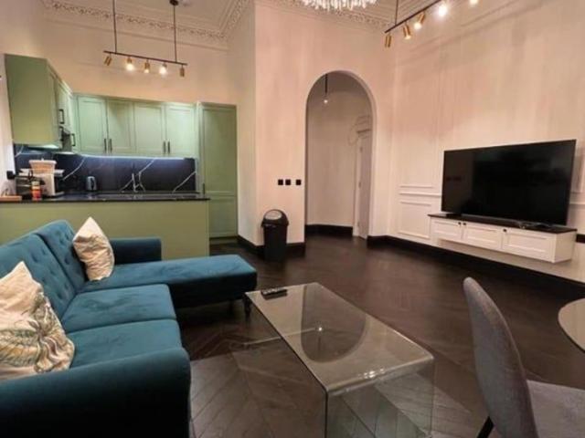 1 Bed Flat, Penywern Road, SW5