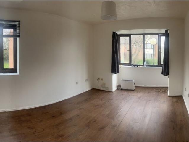1 Bed Flat, Petunia Court, LU3