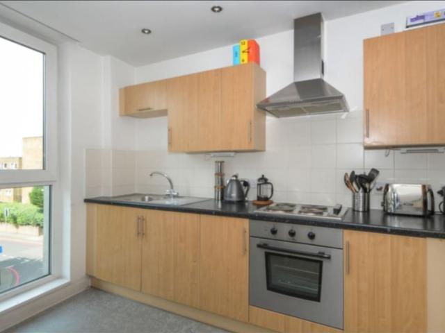 1 Bed Flat, Phoenix Way, SW18