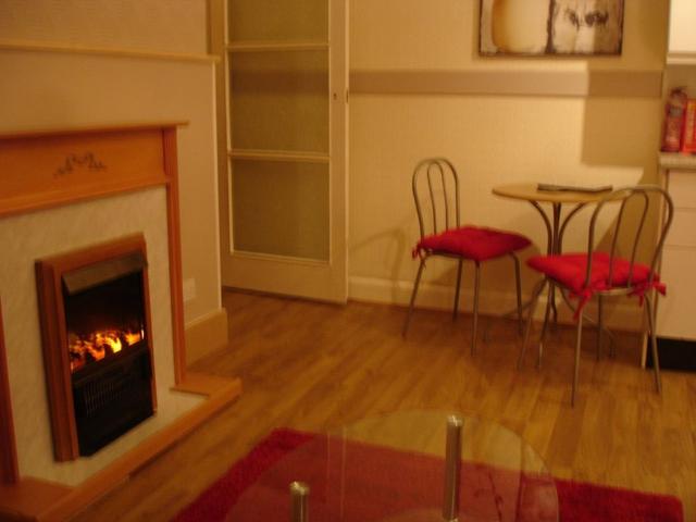 1 Bed Flat, Piersfield Grove, EH8