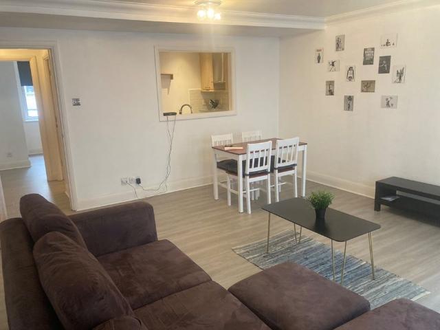 1 Bed Flat, Pilgrims Court, EC1M