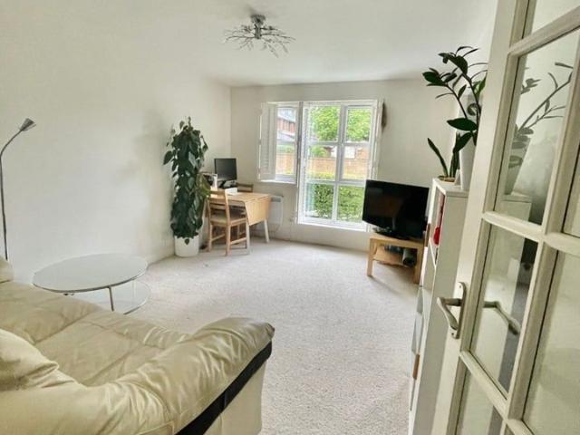 1 Bed Flat, Plough Way, SE16