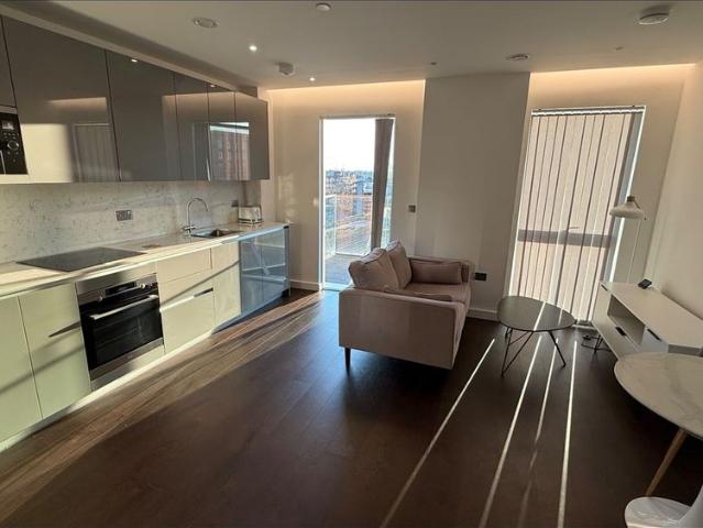 1 Bed Flat, Pontoon Road, SW11