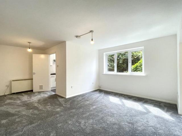 1 bed Flat Porter Close, RM20