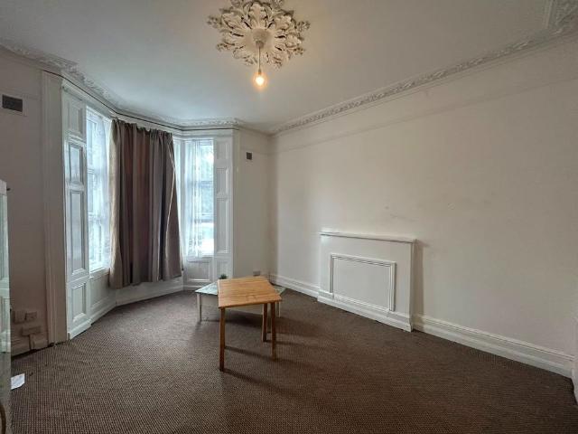 1 Bed Flat, Pownall Gardens, TW3