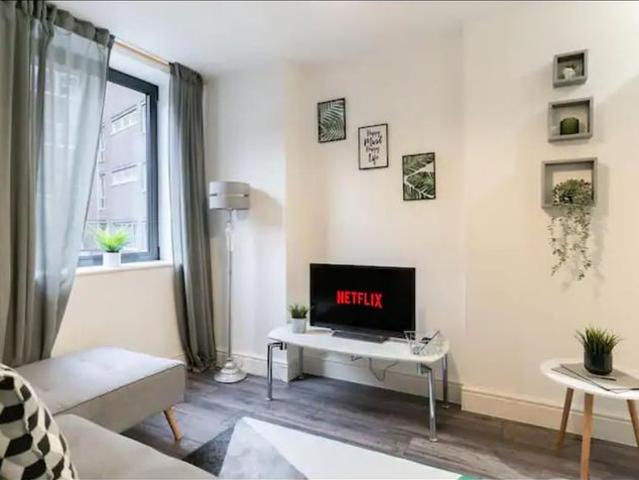 1 Bed Flat, Queen Street, S1