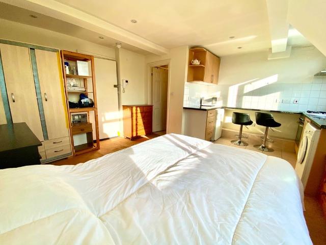1 Bed Flat, Queen's Gate, SW7