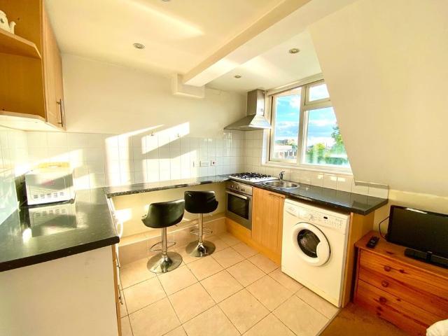 1 Bed Flat, Queen's Gate, SW7
