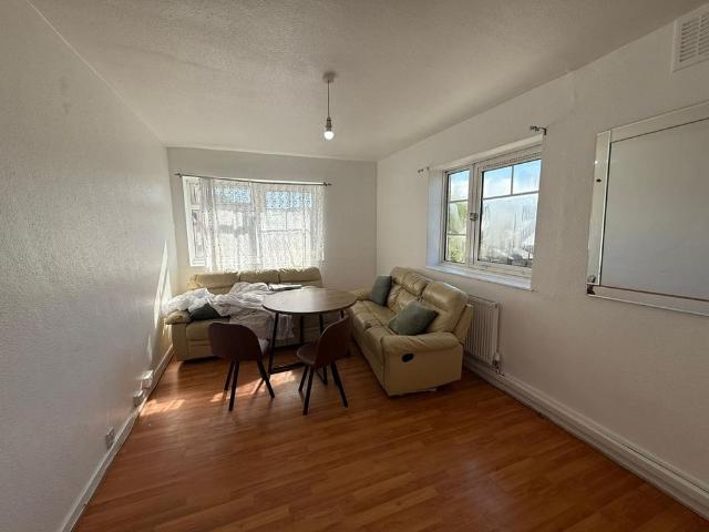 1 Bed Flat, Queens Park Court, W10