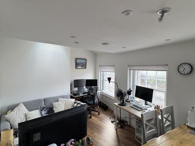 1 Bed Flat, Queens Road, RG1