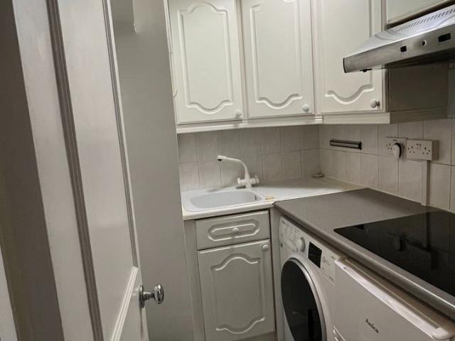 1 Bed Flat, Russell Court, WC1H