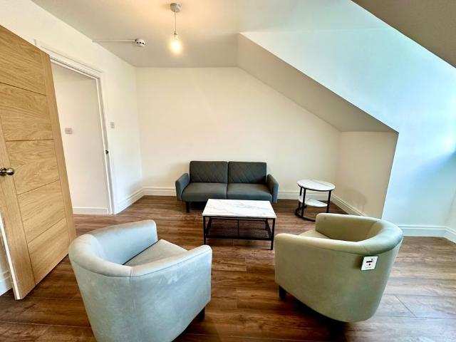 1 Bed Flat, Russell Gardens, W14