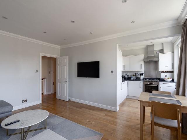 1 Bed Flat, Russell Road, W14