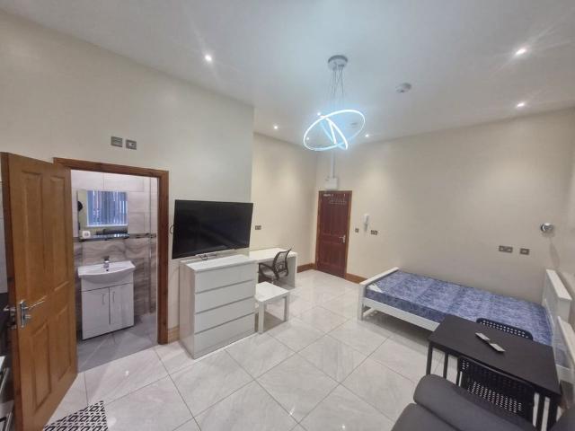 1 Bed Flat, Raglan Road, B5