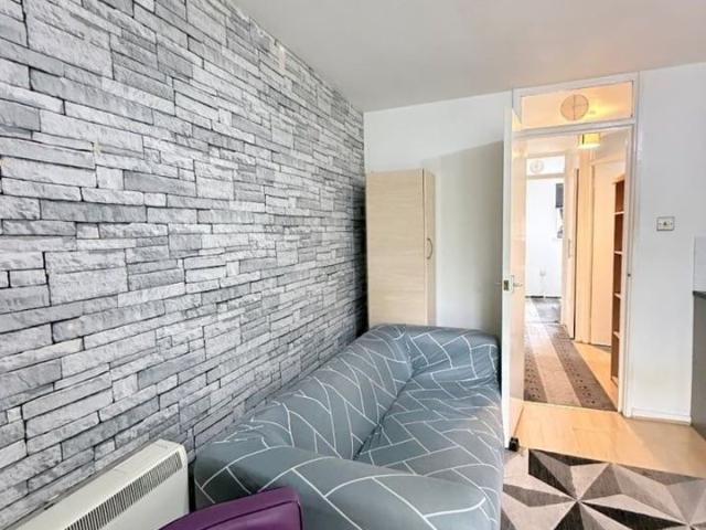 1 Bed Flat, Radlett Close, E7