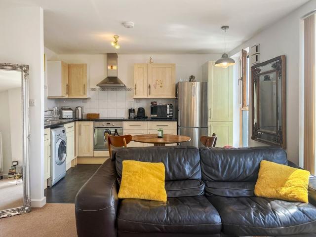 1 Bed Flat, Randall Court, SW6