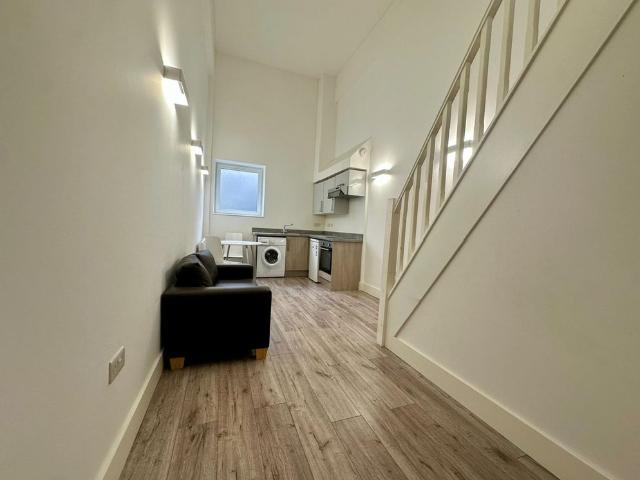 1 Bed Flat, Ravensdale Industrial Estate, N16