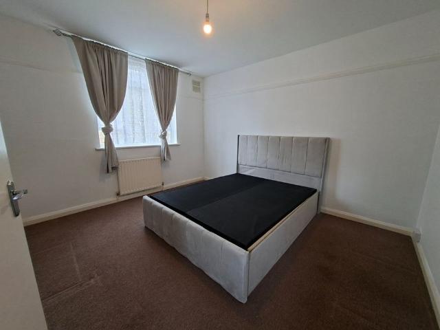 1 Bed Flat, Raymond Court, N10