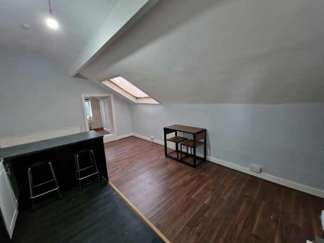 1 Bed Flat, Raynville Road, LS12