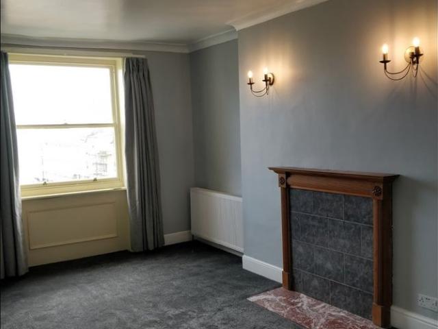 1 Bed Flat, Regency Square, BN1