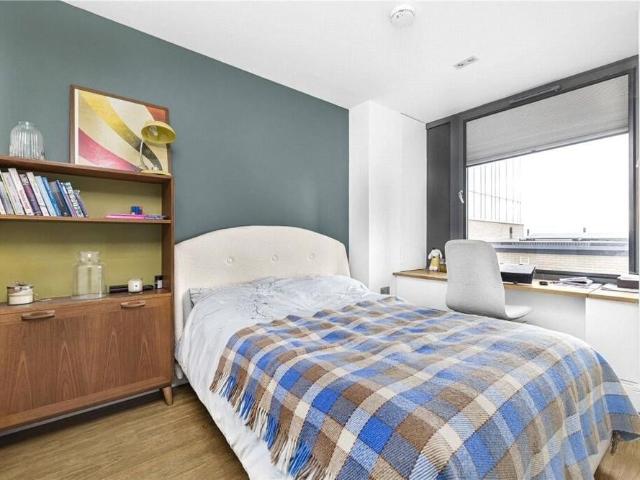 1 Bed Flat, Red Lion Square, SW18