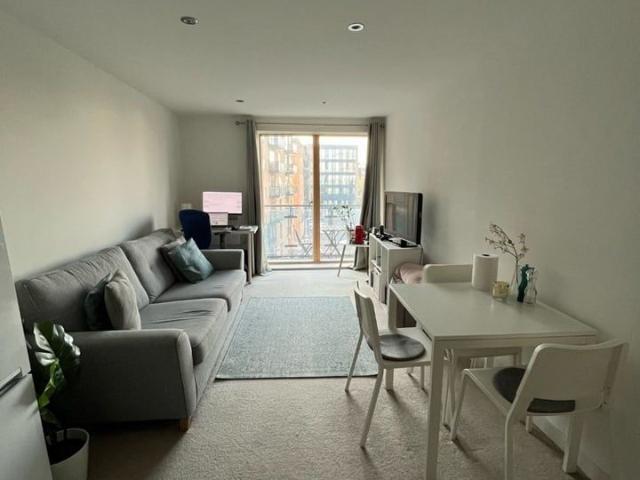 1 Bed Flat, Reed House, SW19