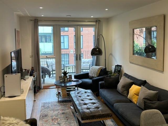 1 Bed Flat, Reynard Way, TW8