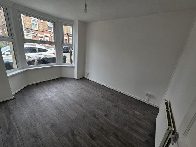 1 Bed Flat, Ridgway Road, LU2