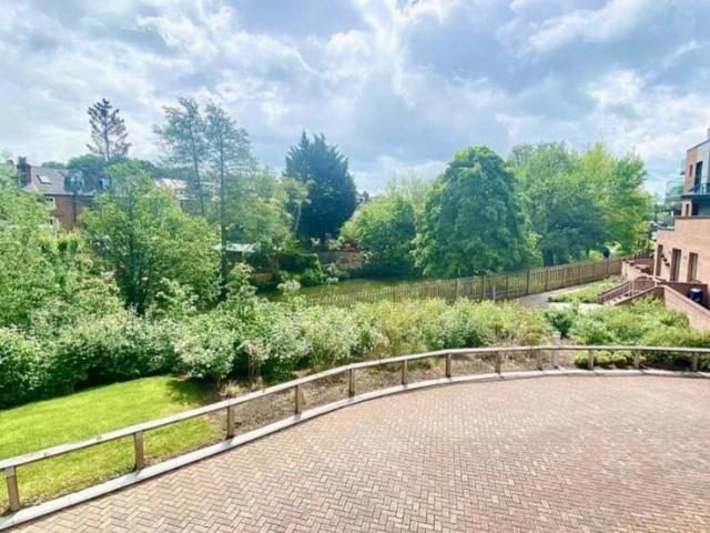 1 Bed Flat, Riverside View, RG1