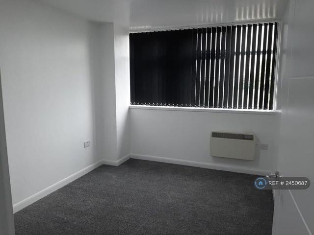 1 Bed Flat, Riverside House, B42